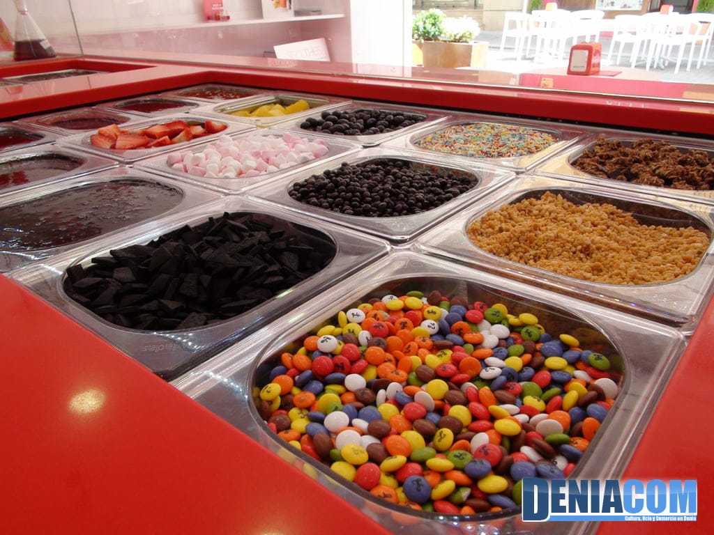 Toppings para los helados de yogur de Yoyu - Dénia.com
