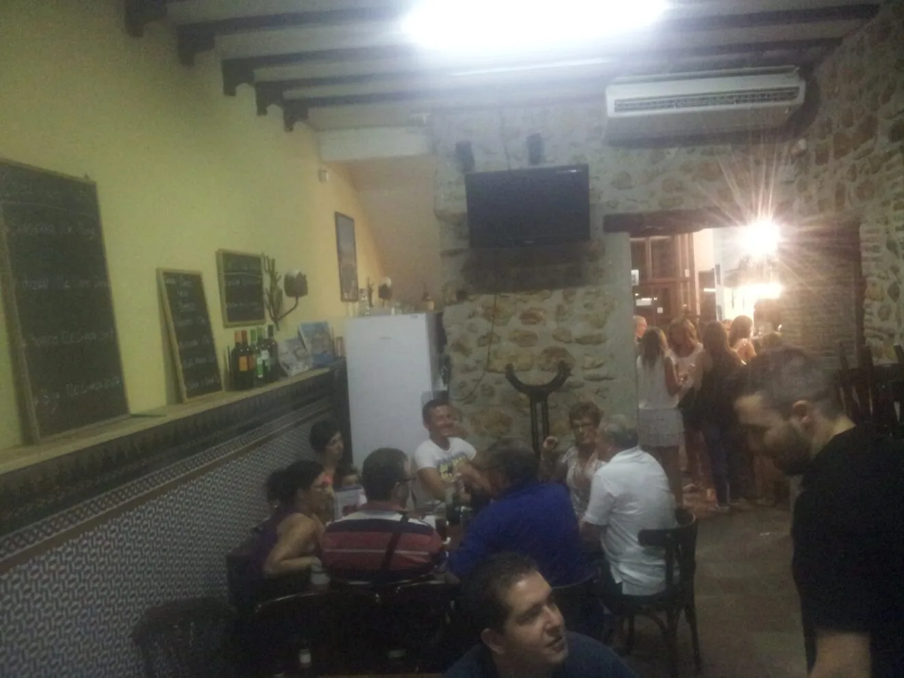 Taverna Cosins Els celebrates its first anniversary by offering drinks ...