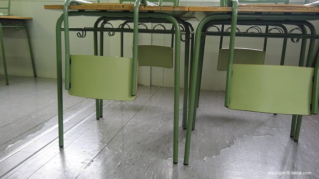 La lluvia provoca inundaciones en el colegio de la Xara