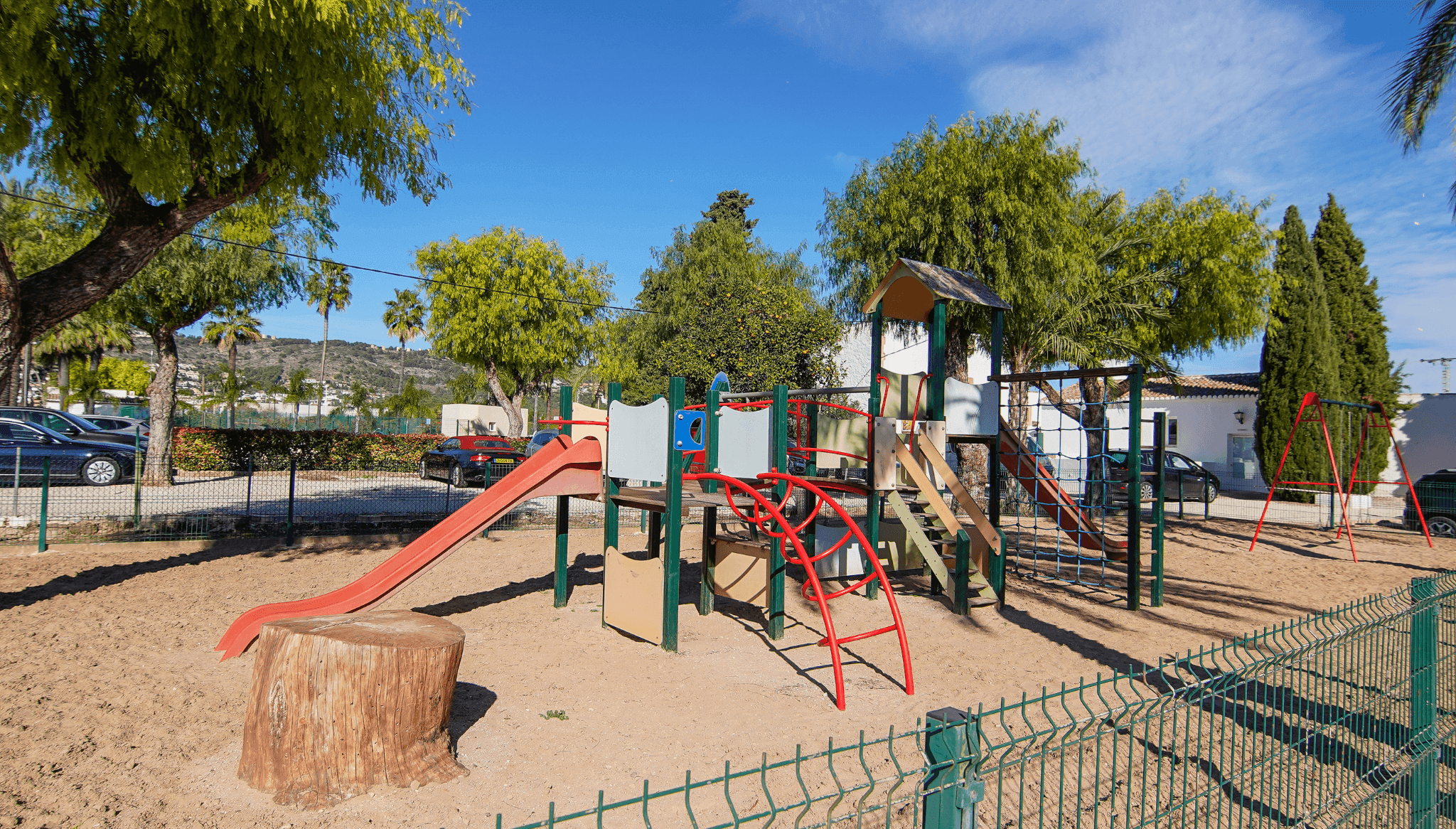 Parque infantil para unas vacaciones en familia en Camping Jávea ...
