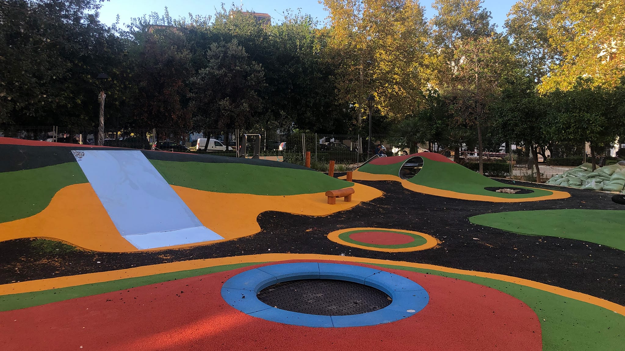 Colchoneta elástica del parque - Dénia.com