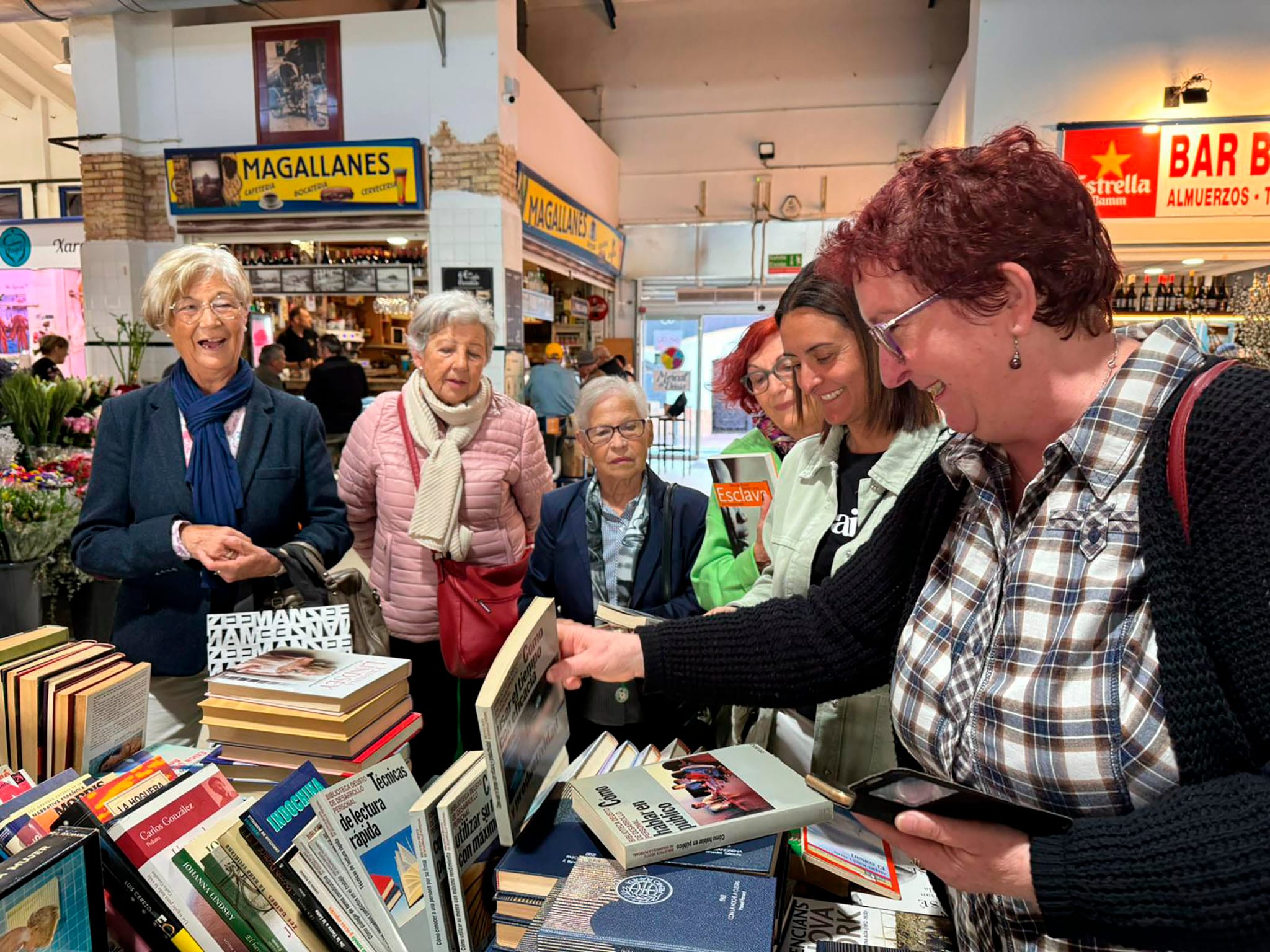 Book stop at the Dénia Municipal Market - Dénia.com