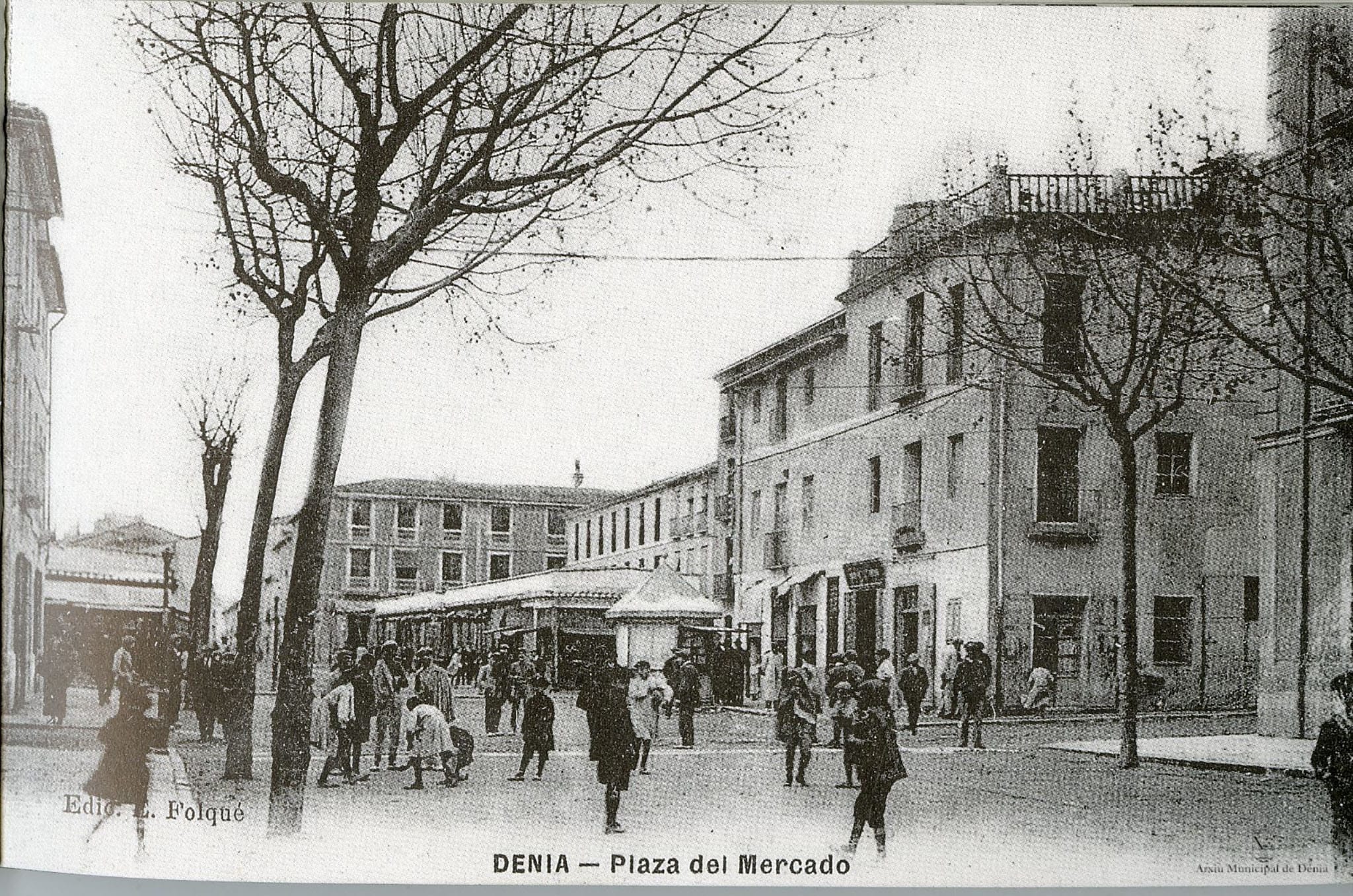 Postcard of Dénia's Market Square in full swing - Dénia.com