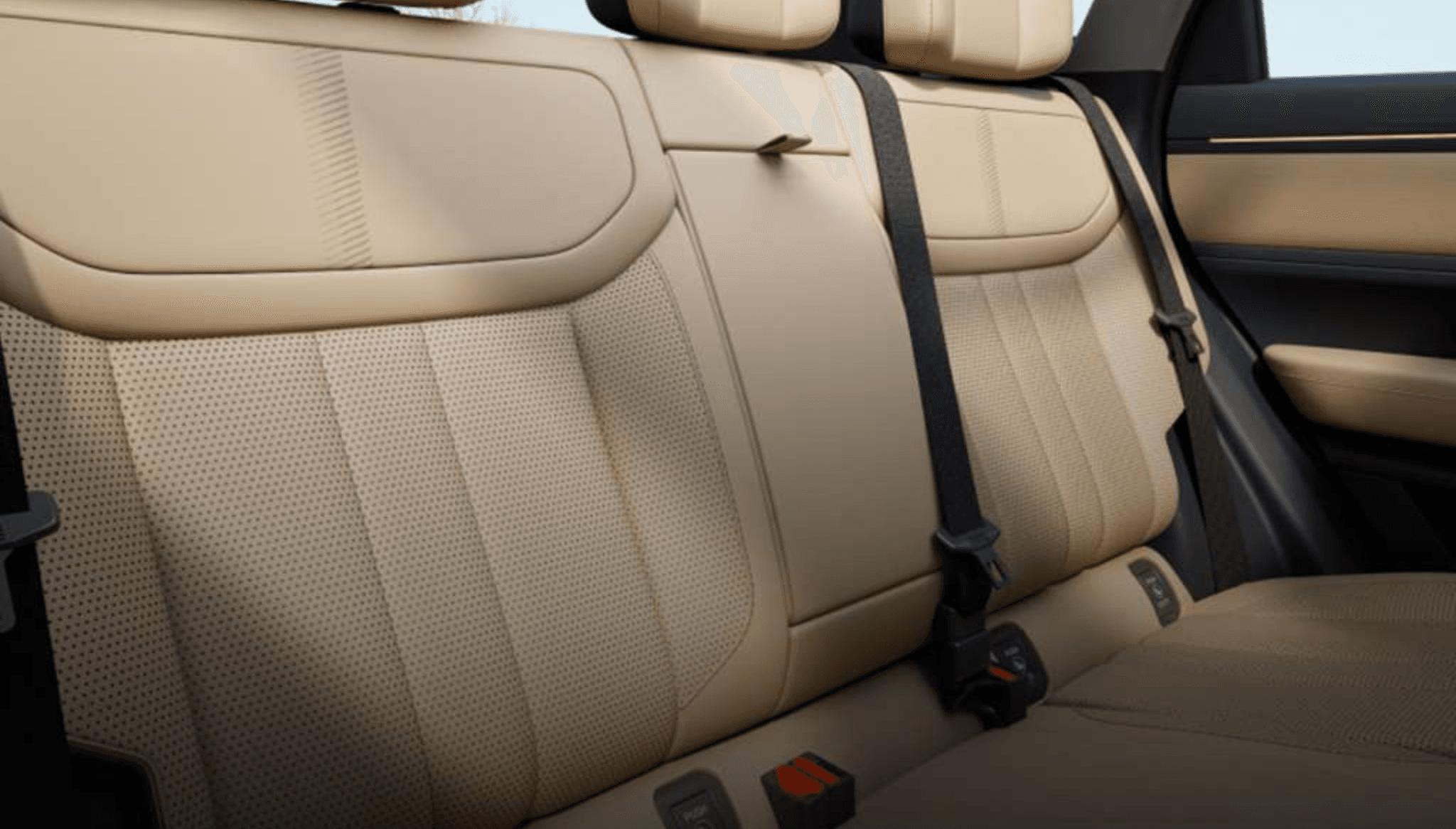 Espace intérieur du JAECOO 7 SHS avec un confort premium à chaque siège ...